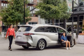 4 Advanced Auto Mobility Aids Help Seniors Get Into Cars – DailyCaring