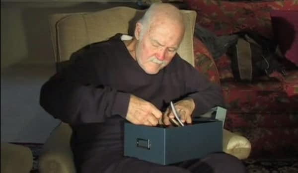 9 Ways to Manage Dementia Rummaging Behavior – DailyCaring